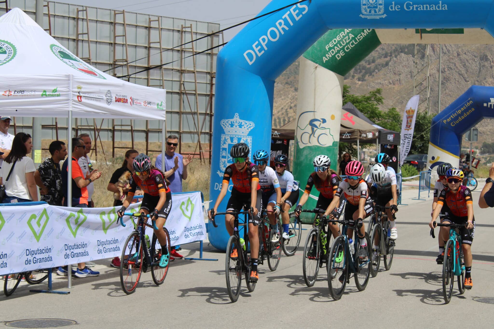 Gran jornada de ciclismo en Loja con el Trofeo Escuelas Apolo 2024 ...